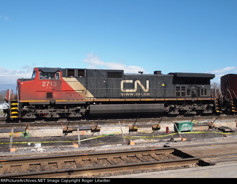 CN 2713